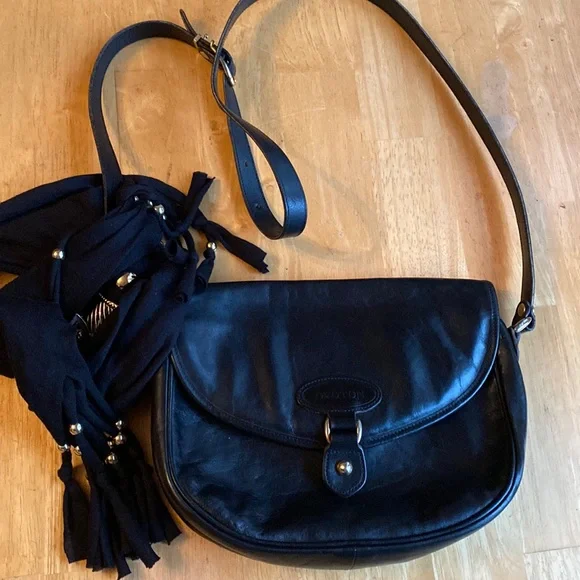 Oroton | Bags | Oroton Vintage Australian Black Leather Shoulder ...